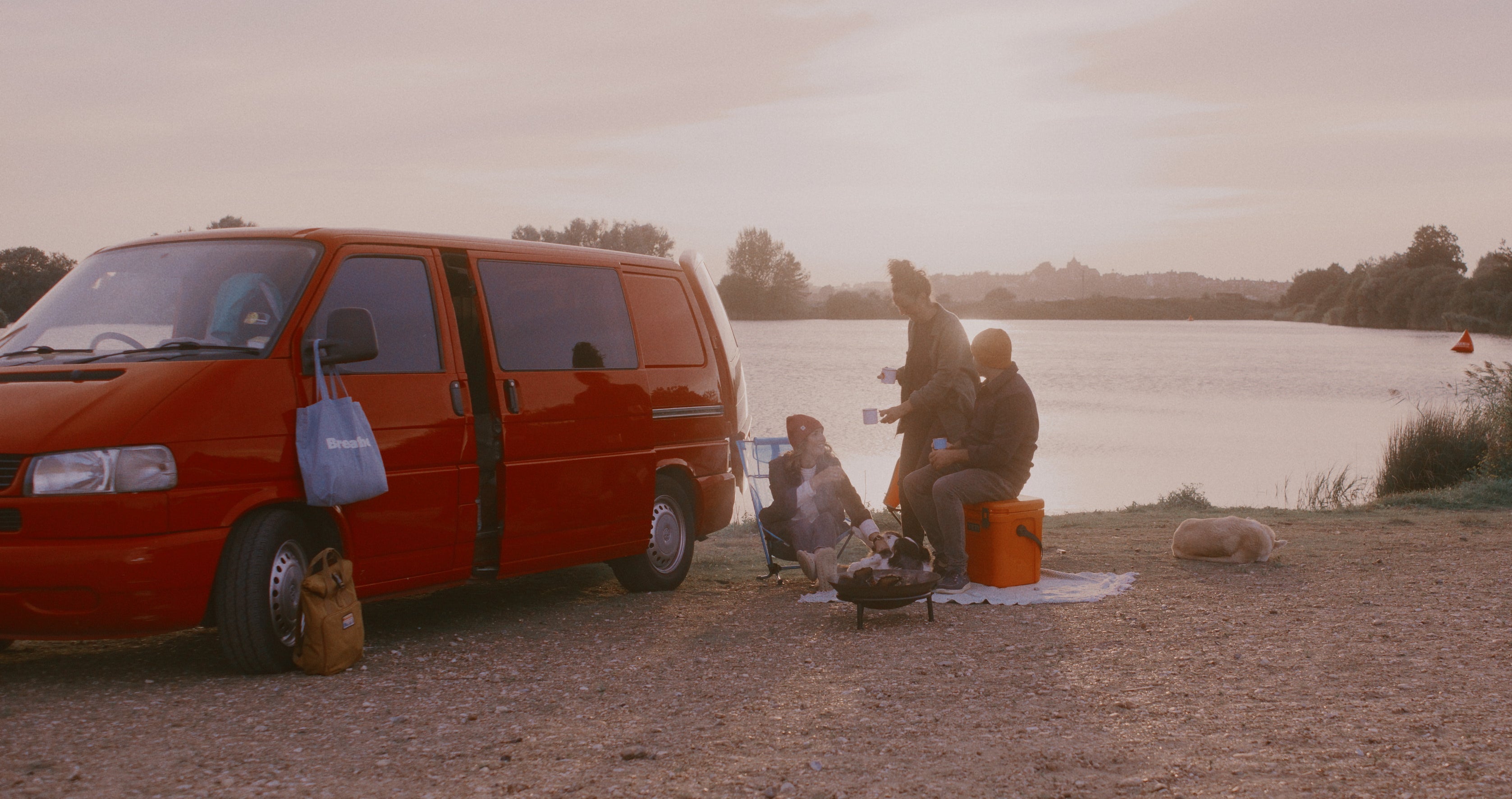 Autumn Winter – Flogo